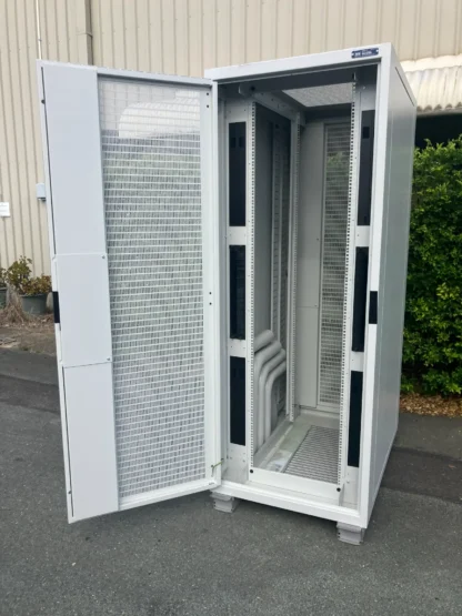 SRA Solutions SRA230560 Class C SCEC 42RU 19" Server Data Rack Cabinet ...